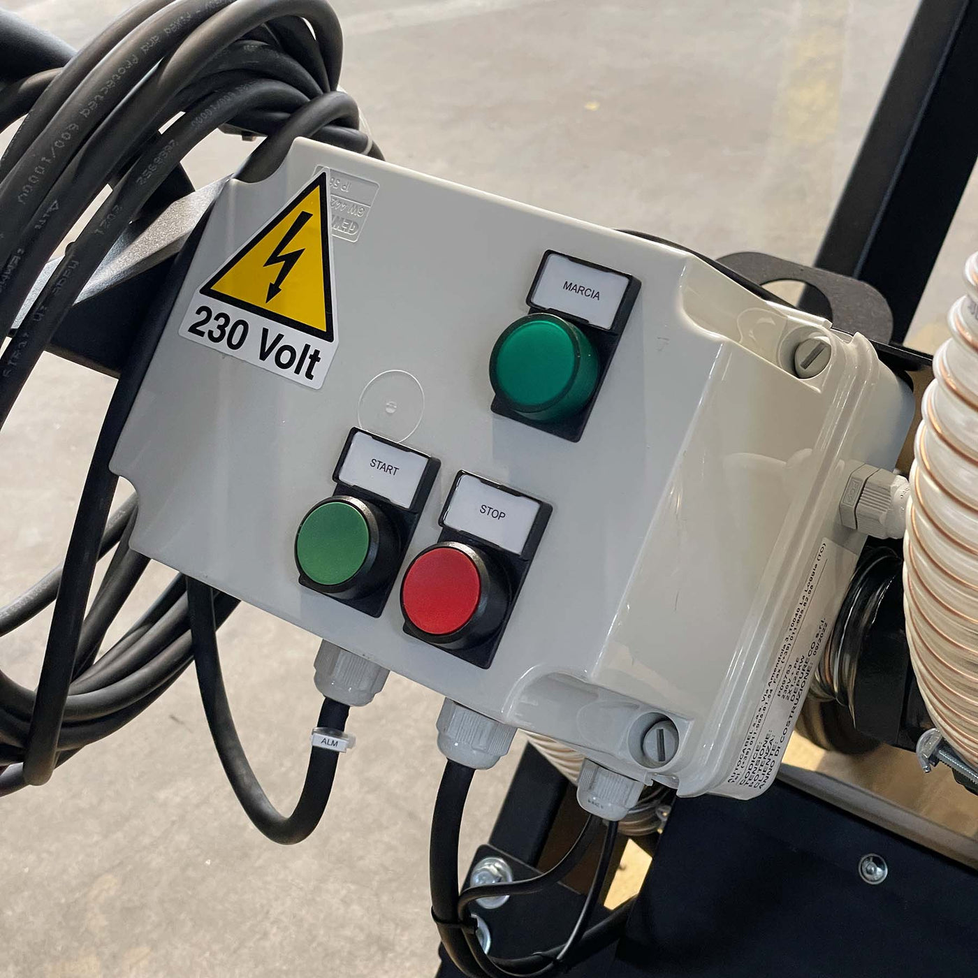 FROG PUMP Compact Sump Vacuum Cleans CNC Tanks